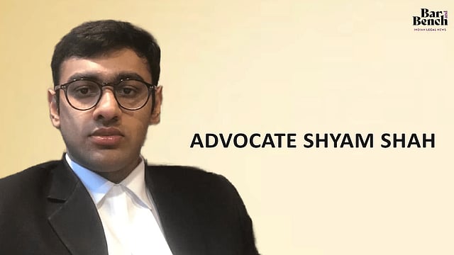 What do senior lawyers pay their junior advocates in Gujarat?