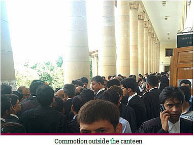 Lawyers create commotion outside Chief Justice’ court,shout at PH Parkeh