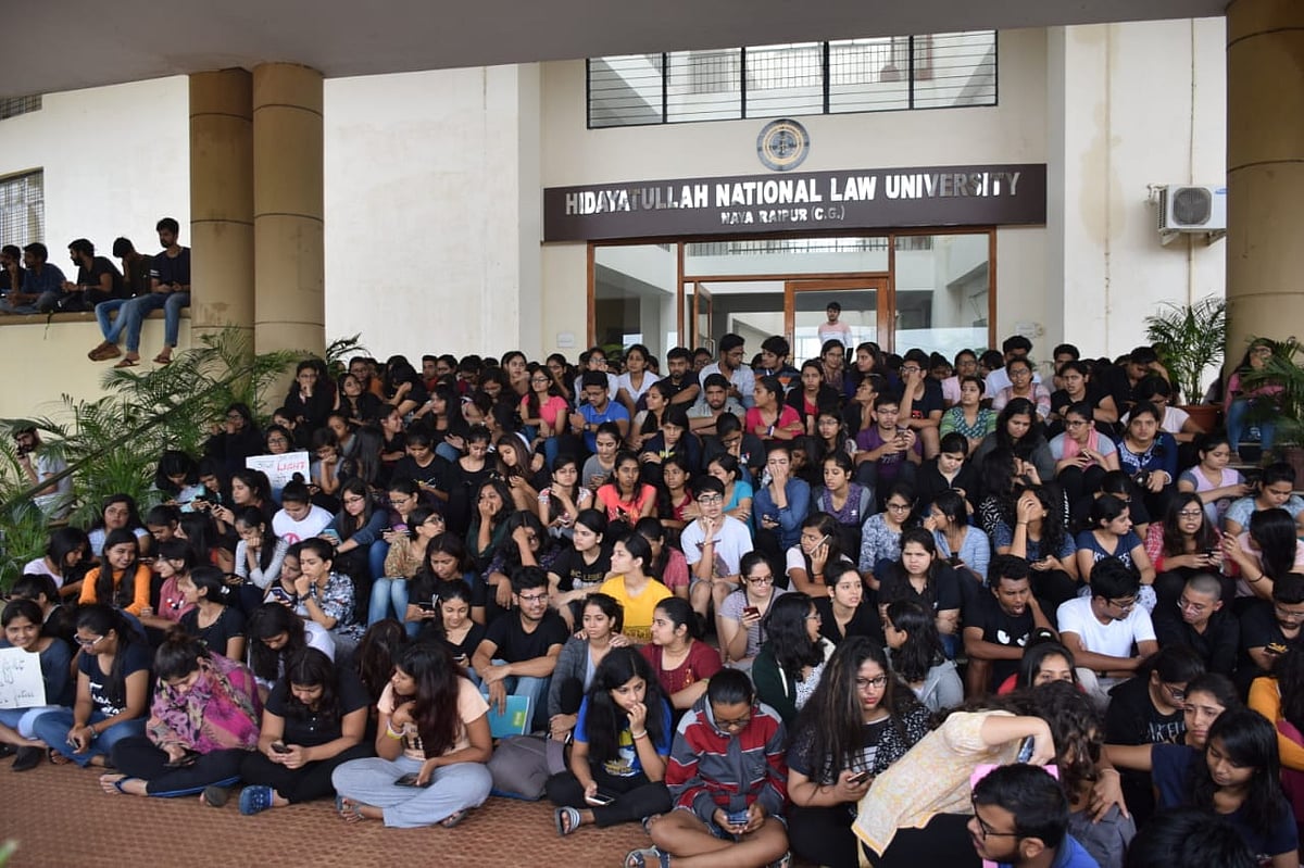 Week-long agitation continues at HNLU as students protest arbitrary rules