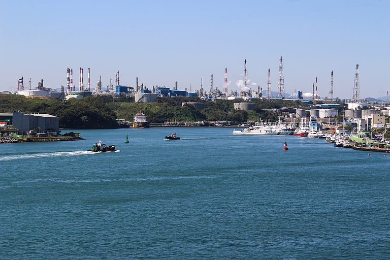 South Korea December Base Oil Output Hits 45-Month High, Surplus Grows