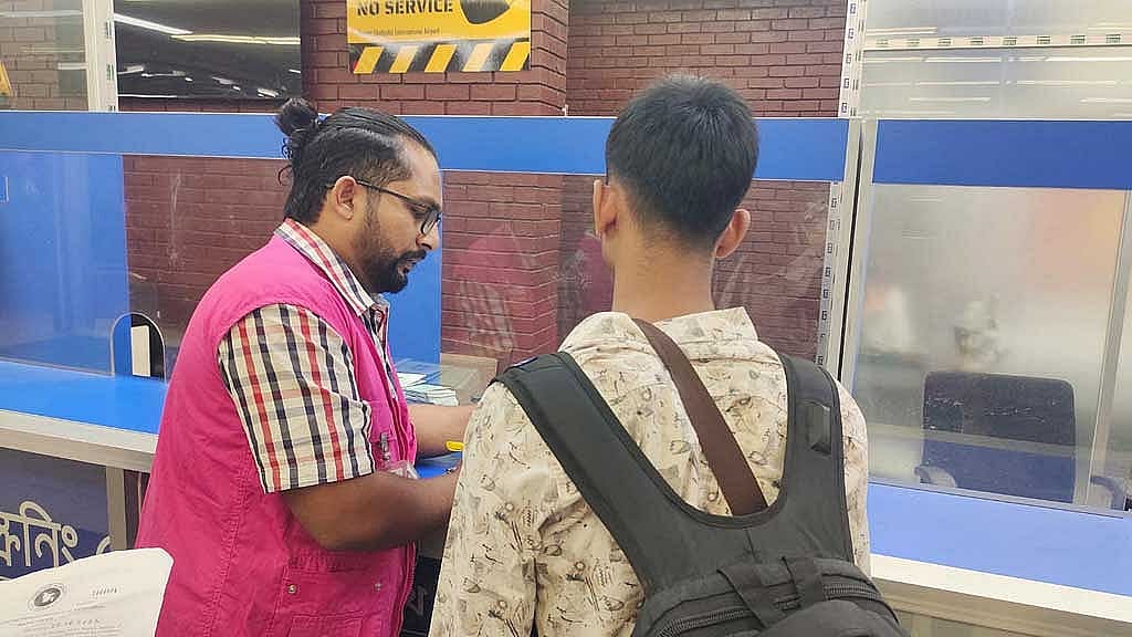 32 Bangladeshis stranded after Cambodia scam-centre ordeal