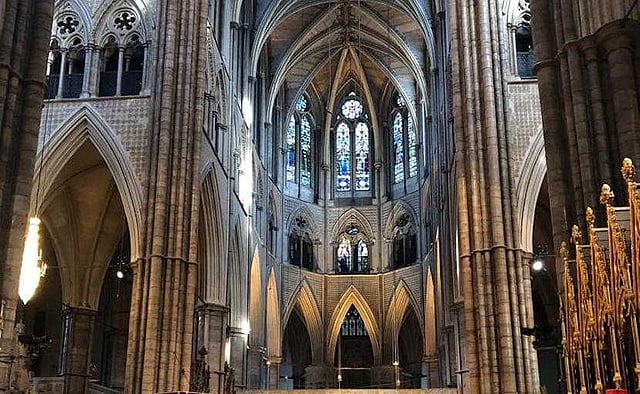 Lewis Pugh Steals Westminster Abbey Show – The Queen Approves