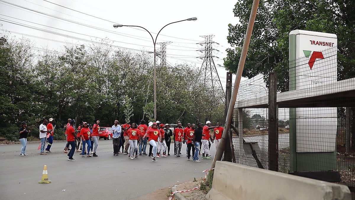 Transnet concludes three-year wage agreement with majority union, UNTU