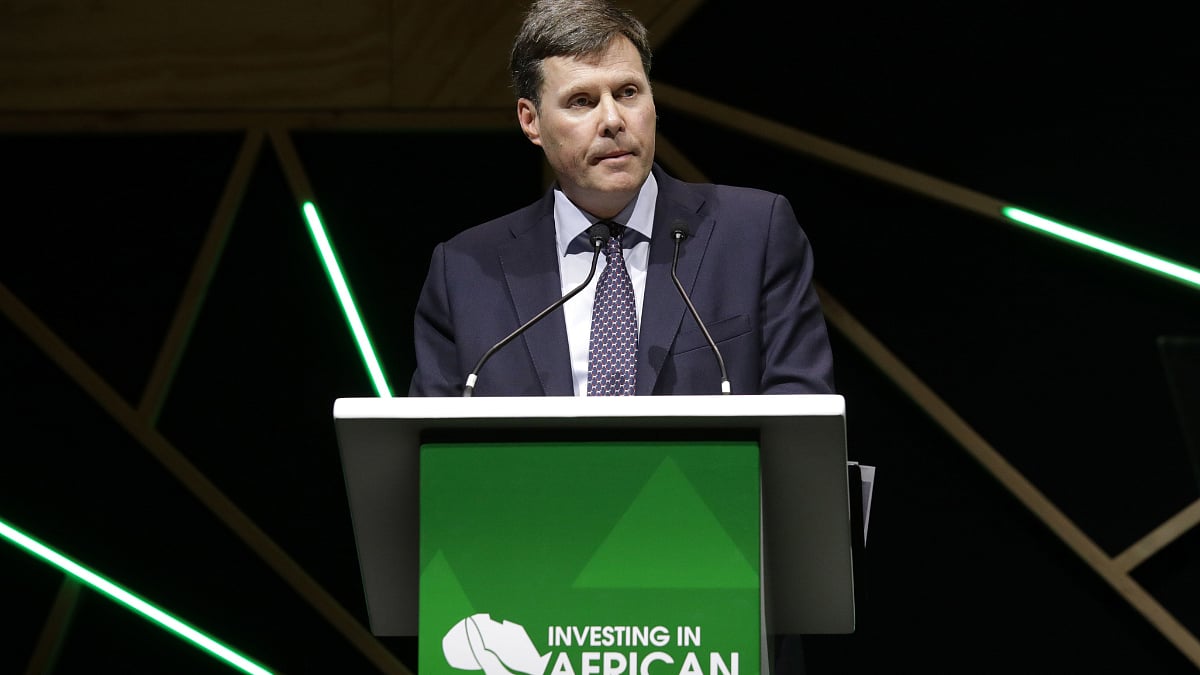 Anglo American CEO defends leadership amid price slump
