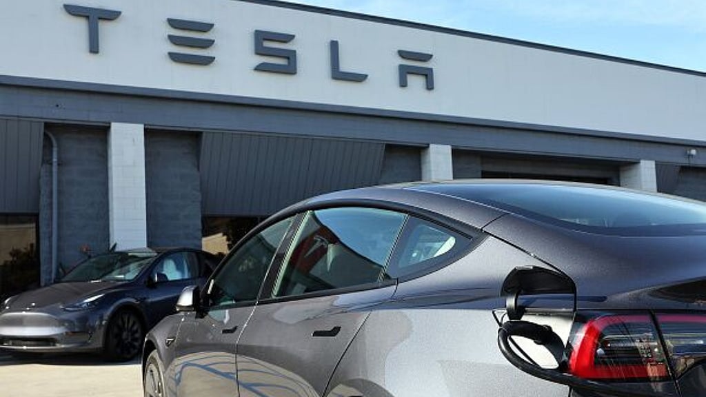 Tesla embraces China's data for self-driving revolution