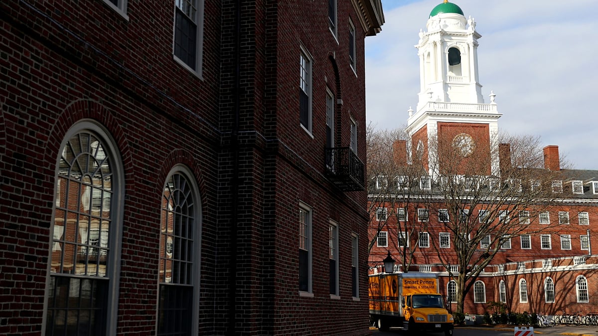 🔒 Data manipulation scandal underscores cancer research crisis