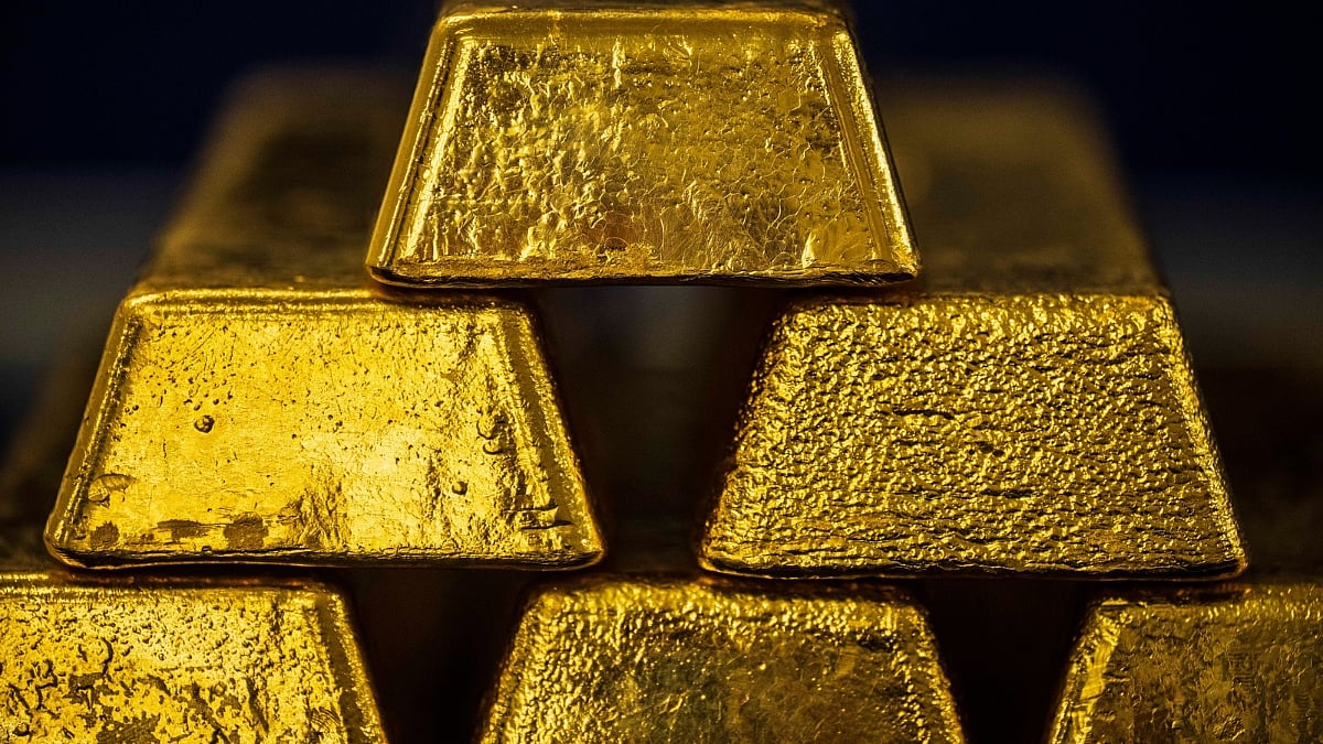 Gold, silver hit record highs as Fed threats, Iran unrest fuel demand