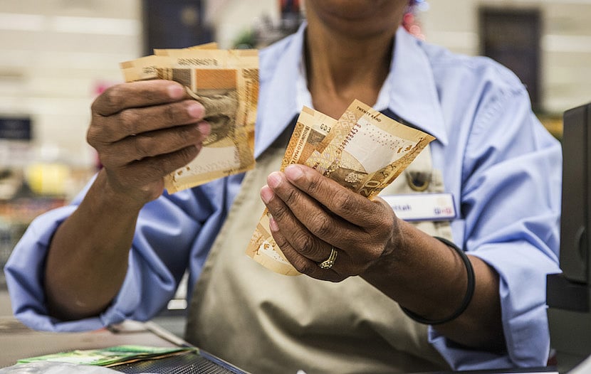 SARB cuts rates 100bps, Gov says economy to contract in 2020