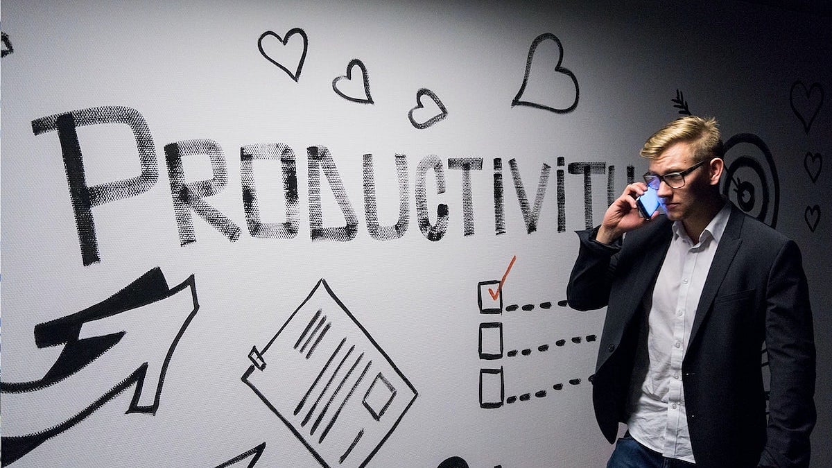 Software sprawl: Workers flit between apps 1,200 times a day