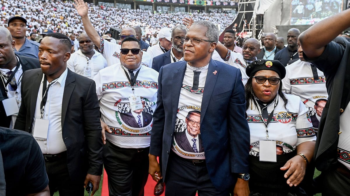 🔒 Chris Steyn: SA to be governed by a unity of old enemies?