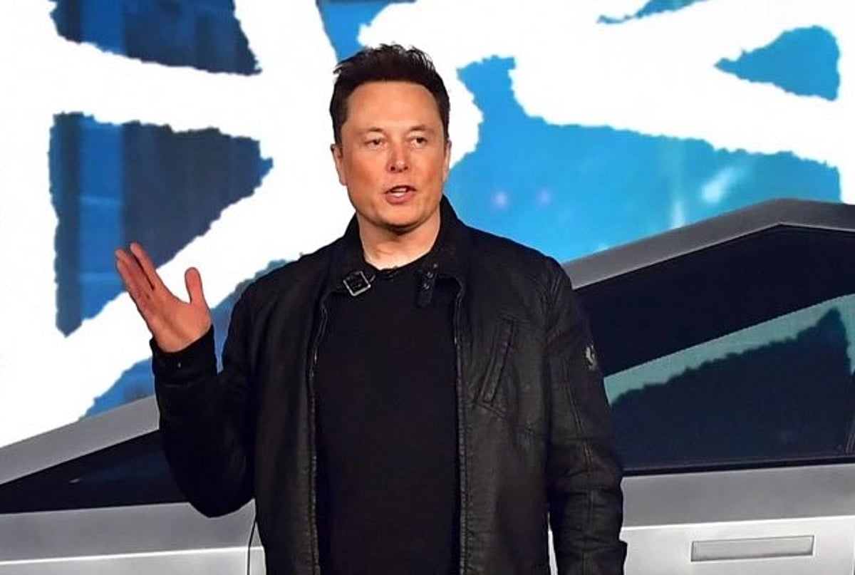 Space Oddity: Is That An Asteroid? Elon Musk's Tesla Roadster Leaves ...