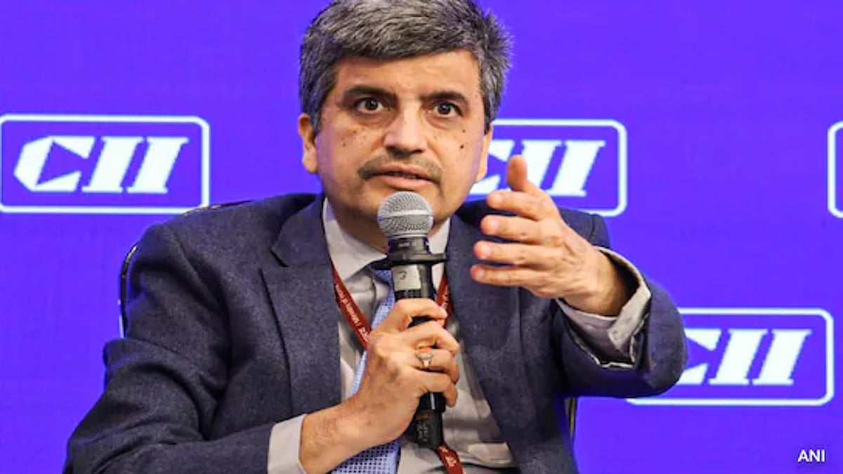 India's Export Engine May Be Muted Owing To Global Headwinds, Says ...