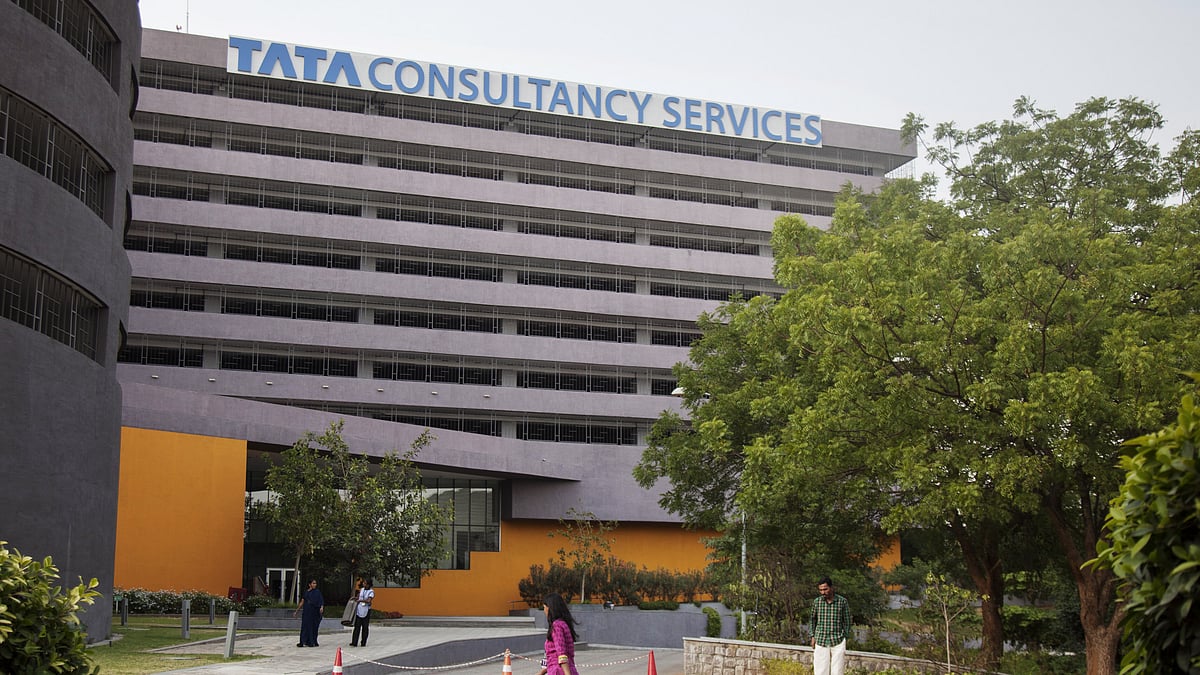 In Charts: TCS Vs Infosys