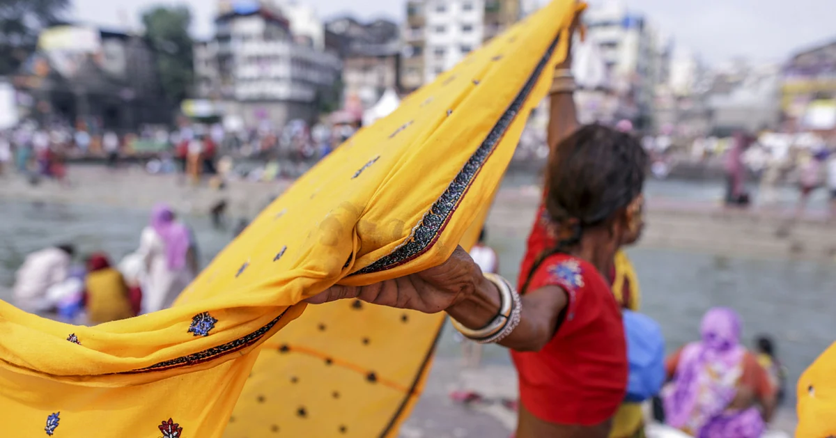 Women Find Themselves At The Wrong End Of India’s K-Shaped Recovery Women Find Themselves At The Wrong End Of India’s K-Shaped Recovery