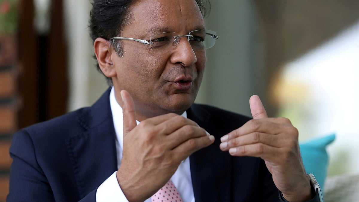 SpiceJet Chairman Ajay Singh, Busy Bee Airways Submit Joint Bid For Go ...