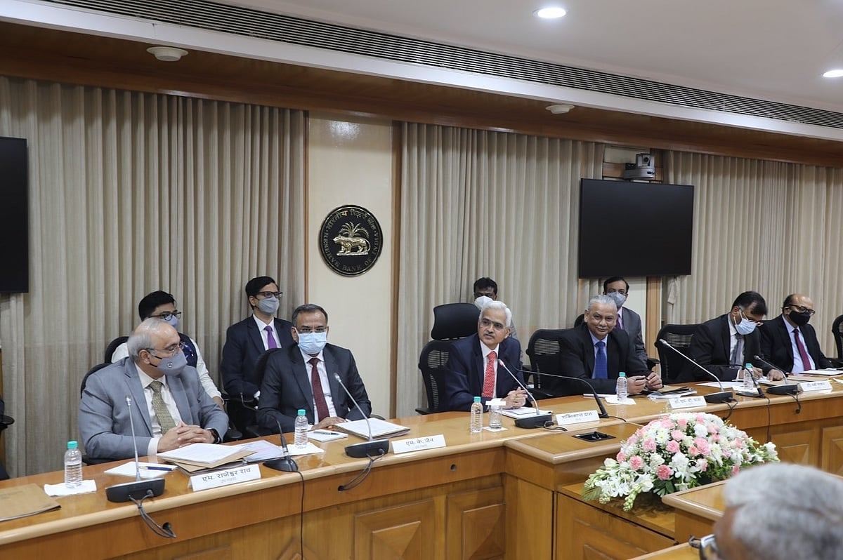 To Pause Or Not To Pause: Minutes Show Continuing Divergence Between ...