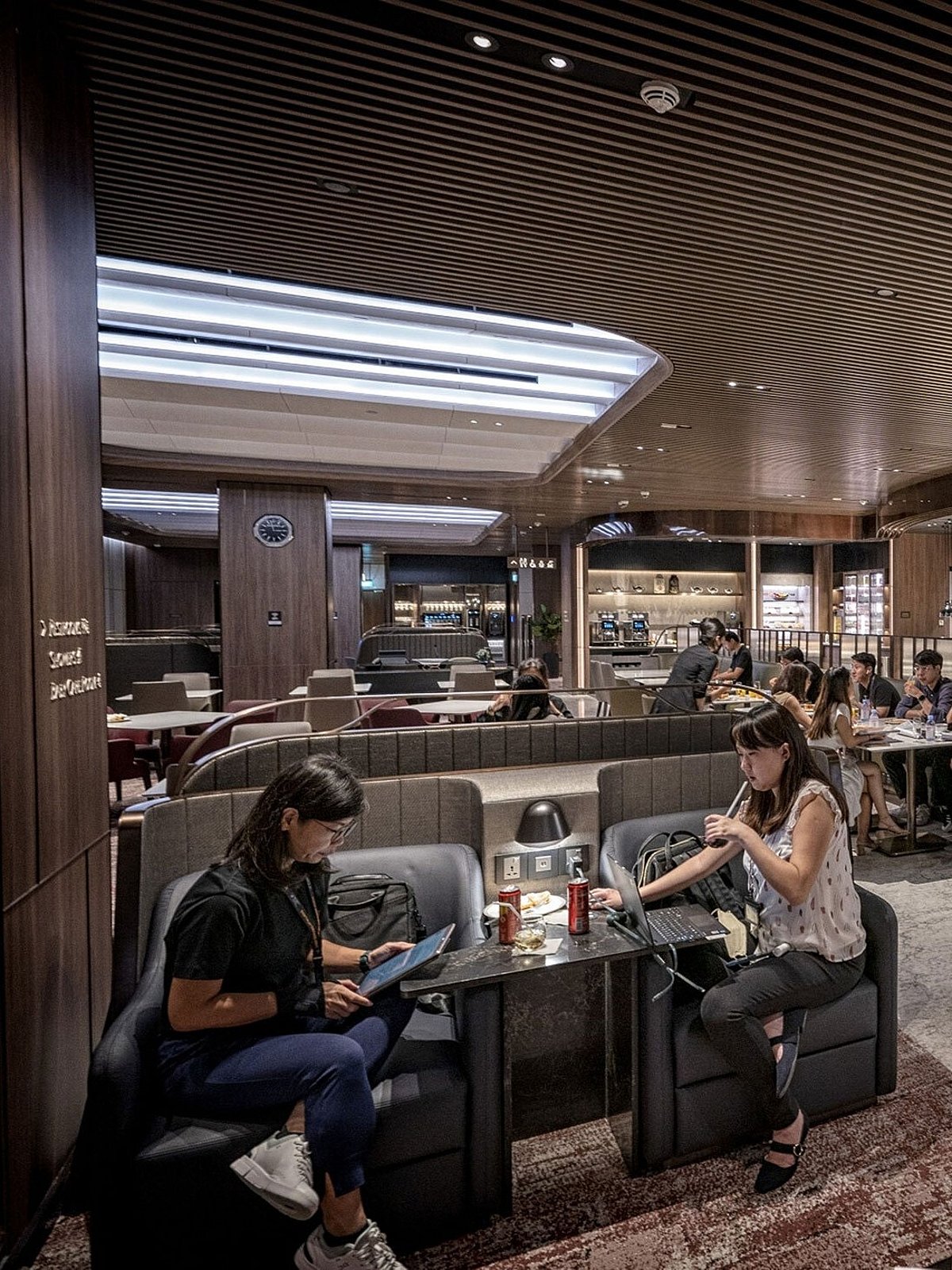 7 Credit Cards With Airport Lounge Access in India