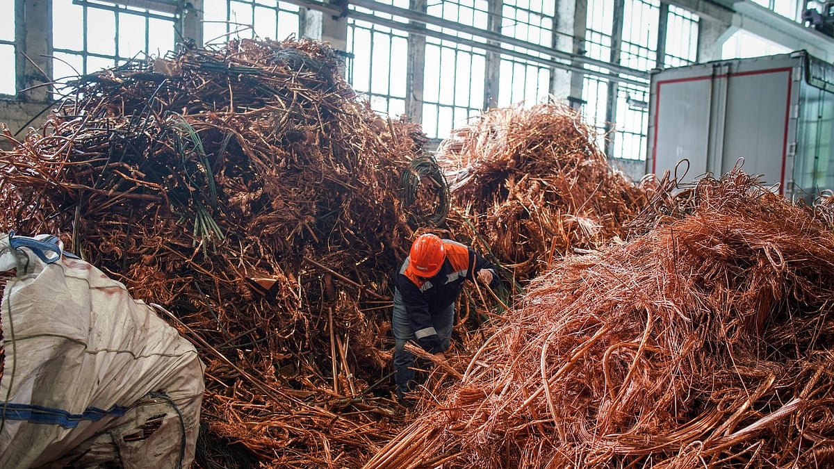 Copper at Highest Since August as Market Weighs Fed Cuts, Supply