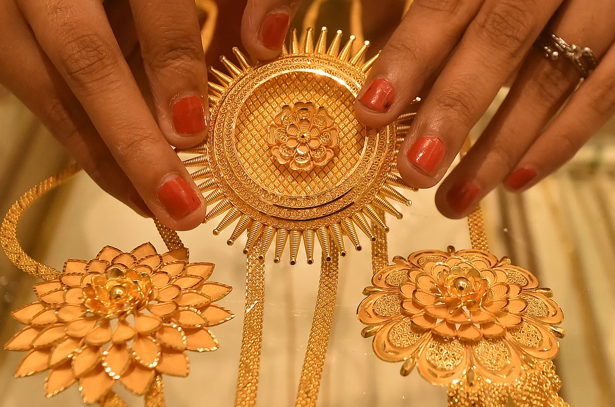 Gold Prices Steady Near Rs 72,000 As Dollar Gains Gold Prices Steady Near Rs 72,000 As Dollar Gains