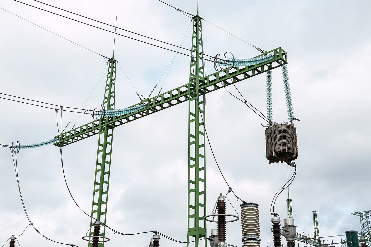 Transrail Lighting IPO Subscribed Over 80 Times On Day 3: Check GMP ...