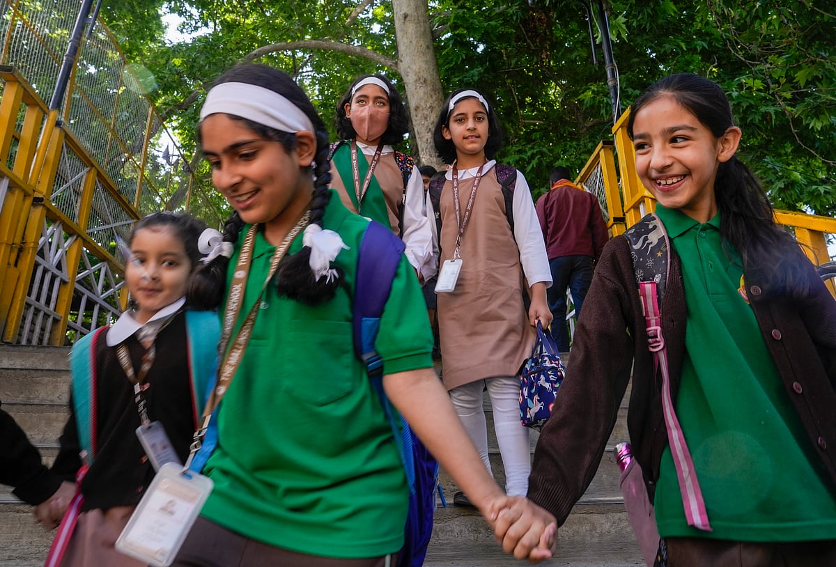 Kashmir In Pictures: First Glimpses Of Normalcy In Kashmir As Schools ...