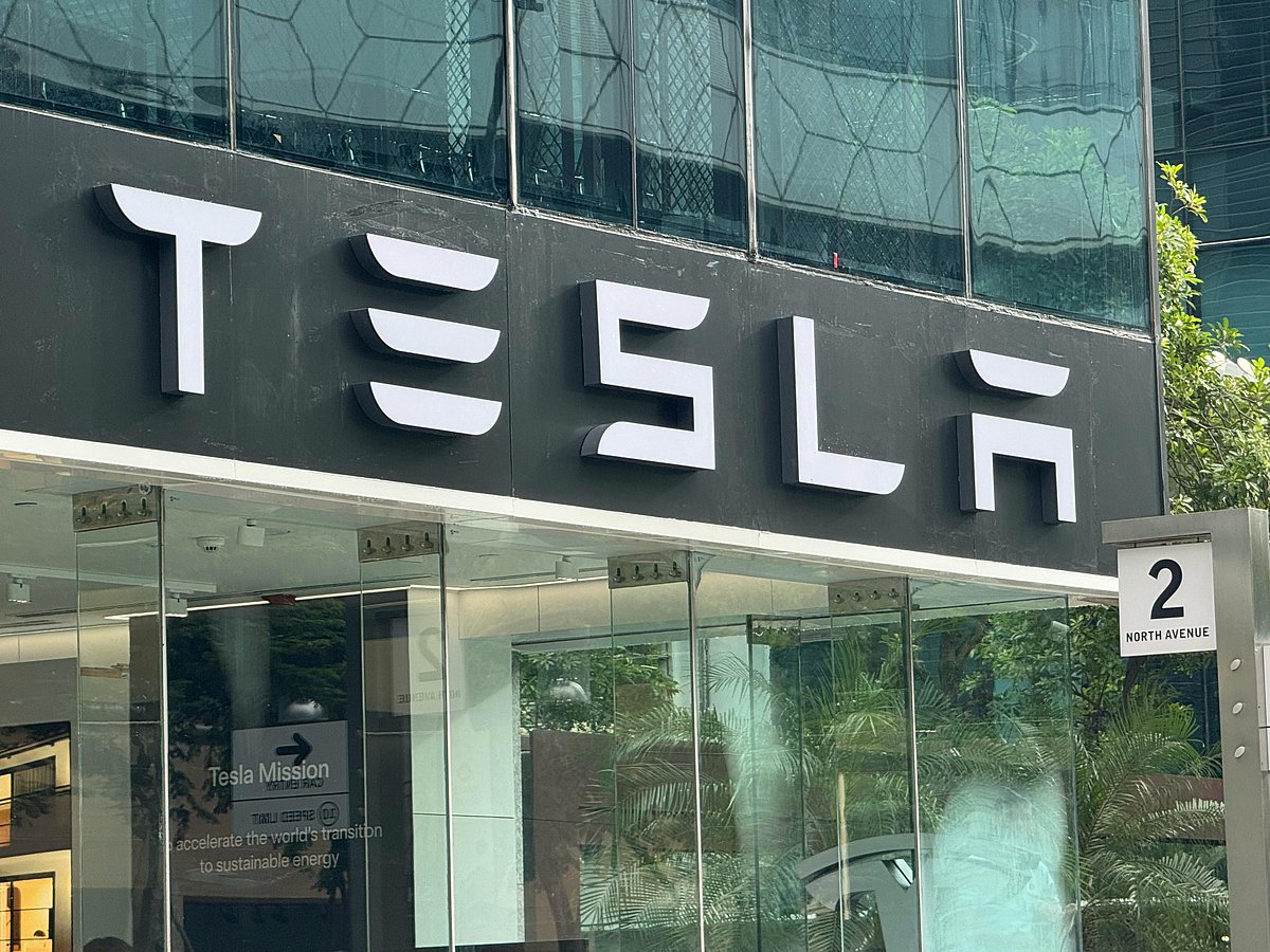 Tesla Unveils First India Store In Mumbai's BKC, Deliveries To Start ...