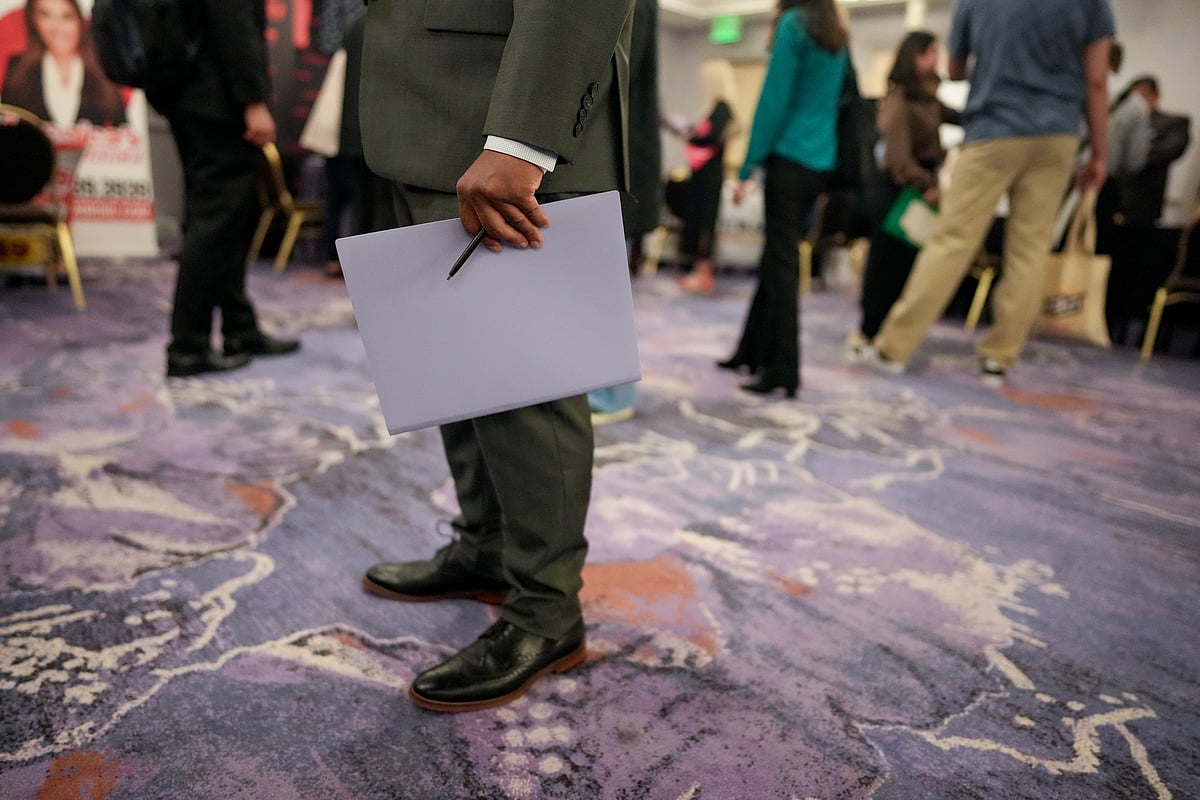 US Initial Jobless Claims Decline For A Fifth Straight Week