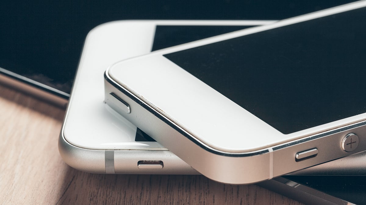 Apple Overtakes Samsung With 20% Global Smartphone Market Share In 2025 ...