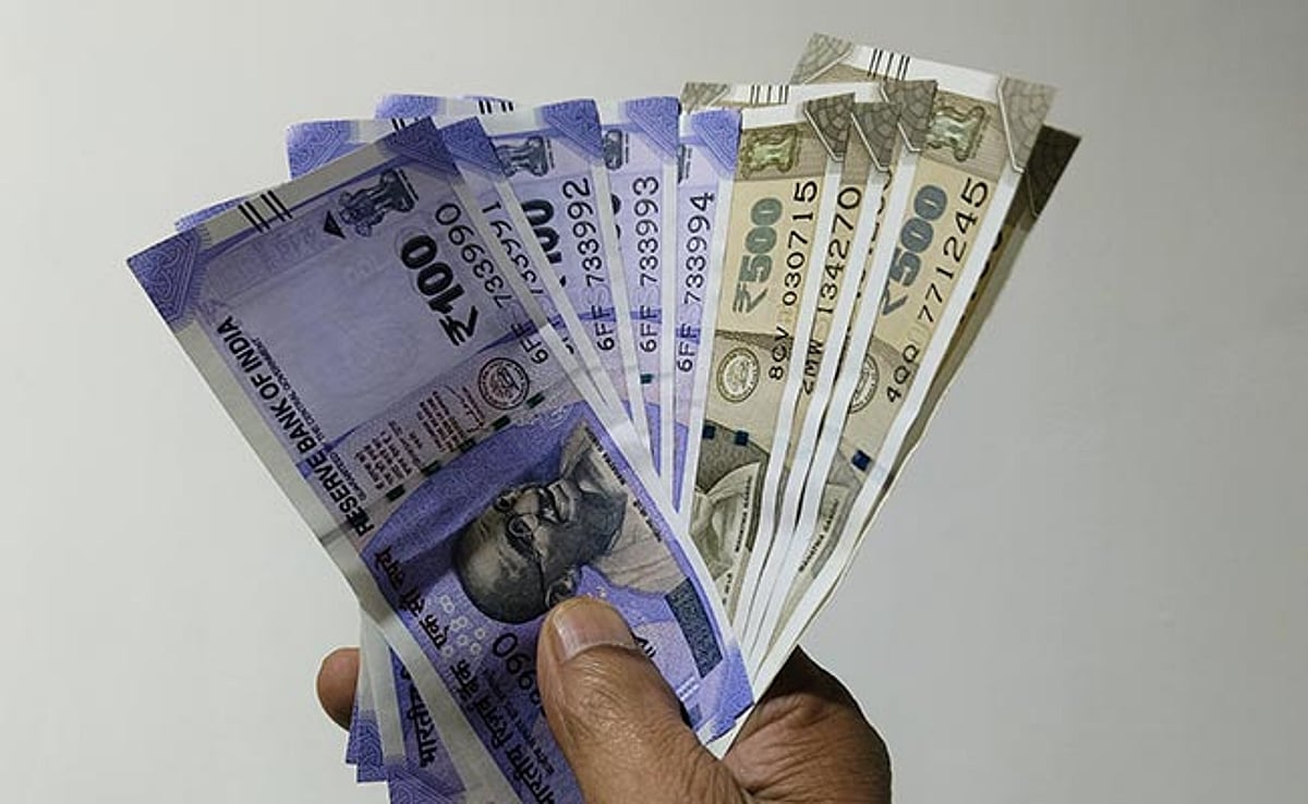 Rupee Falls 3 Paise To 82.76 Against US Dollar
