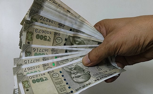 Rupee Gains 10 Paise To Close At 82.72 Against US Dollar