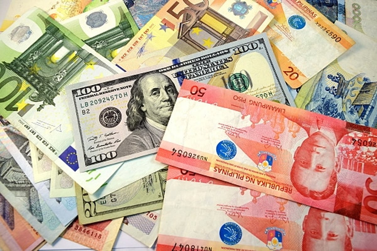 Forex Reserves Slump By $2 Billion As RBI Sells Dollars To Defend Rupee