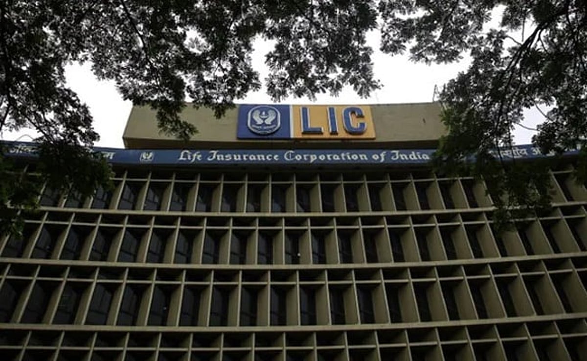 India Weighing 5% Stake Sale In LIC's Mega IPO: Report