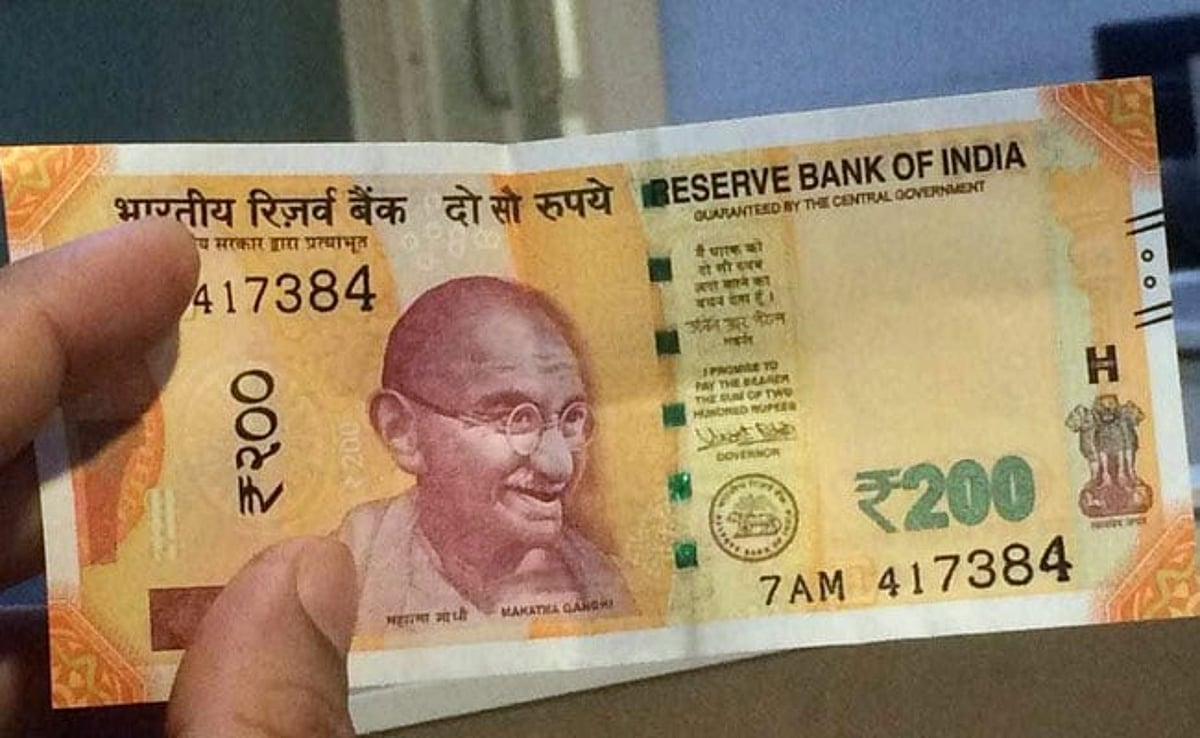 Rupee down 42 paise to 70.52 against US dollar