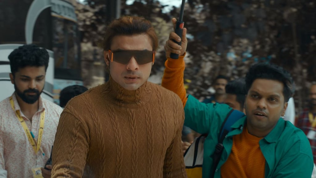 Nadikar teaser: An unhinged Tovino Thomas goes bonkers in film about a ...