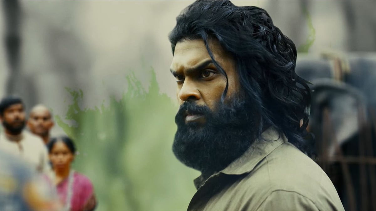 'Un Mugathai Paarkkalaiyae' from Shanmuga Pandiyan's Padai Thalaivan out