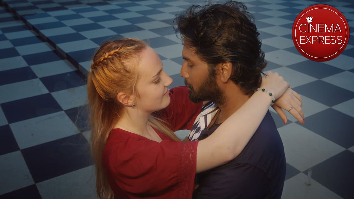 The trailer of Lingesh-Liya starrer En Kadhale out