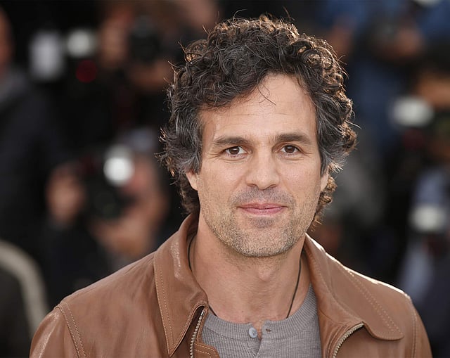 Mark Ruffalo plays two different characters in Thor: Ragnarok