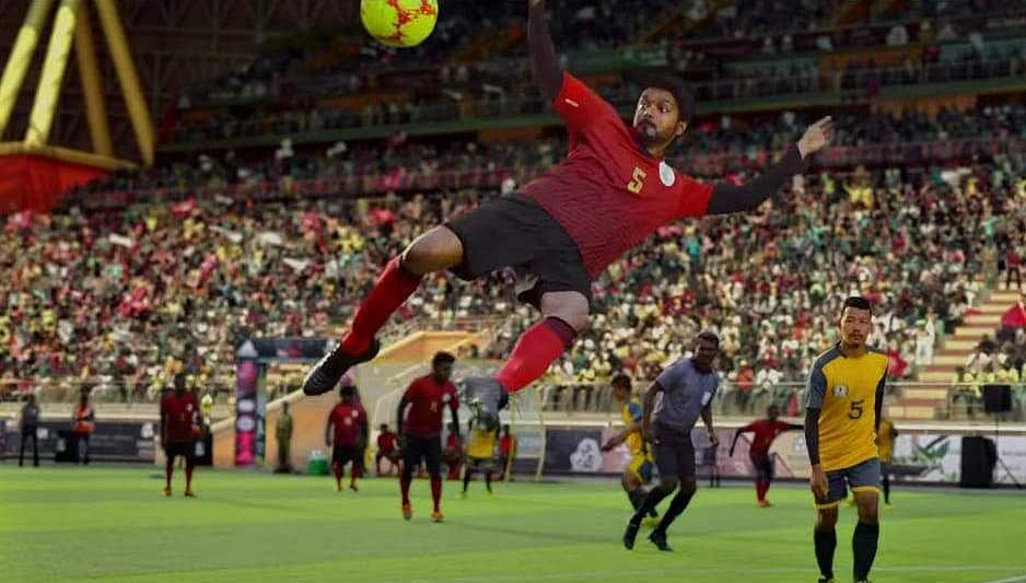 Professional football players who played with Vijay in Bigil react to ...