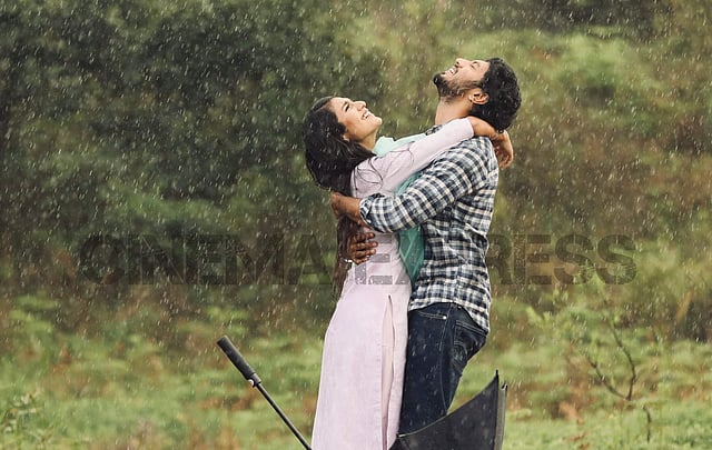 Shreyas Manju-Priya Prakash Varrier's Vishnu Priya to be set in the 90s