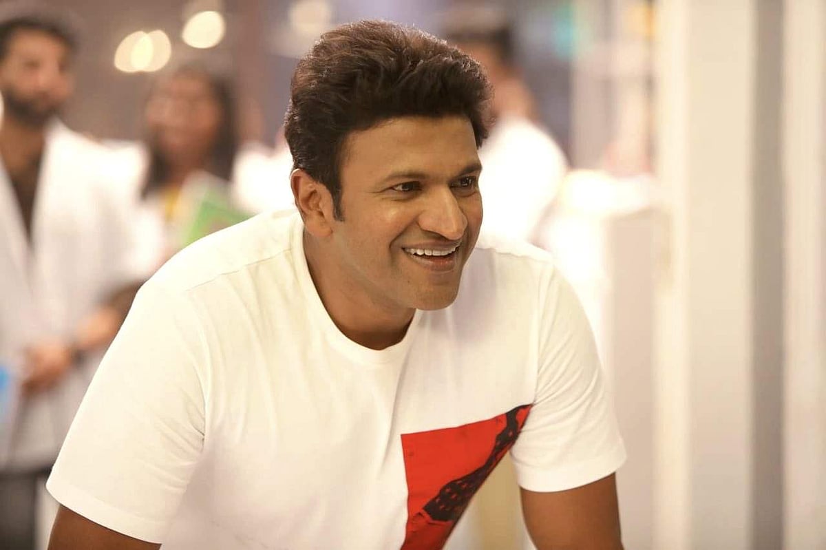 Puneeth Rajkumar goes to college for Yuvarathnaa