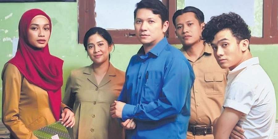 Crazy Awesome Teachers Movie Review: An Enjoyable Lesson