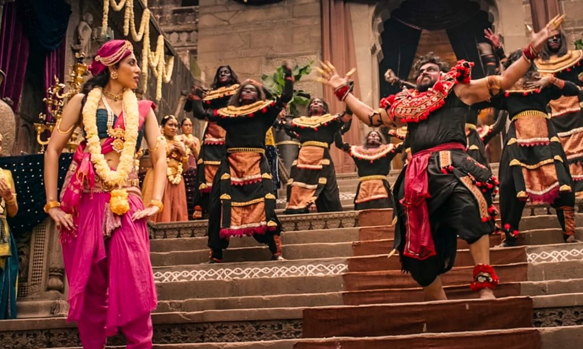 Ratchasa Maamaney song from Ponniyin Selvan 1 out