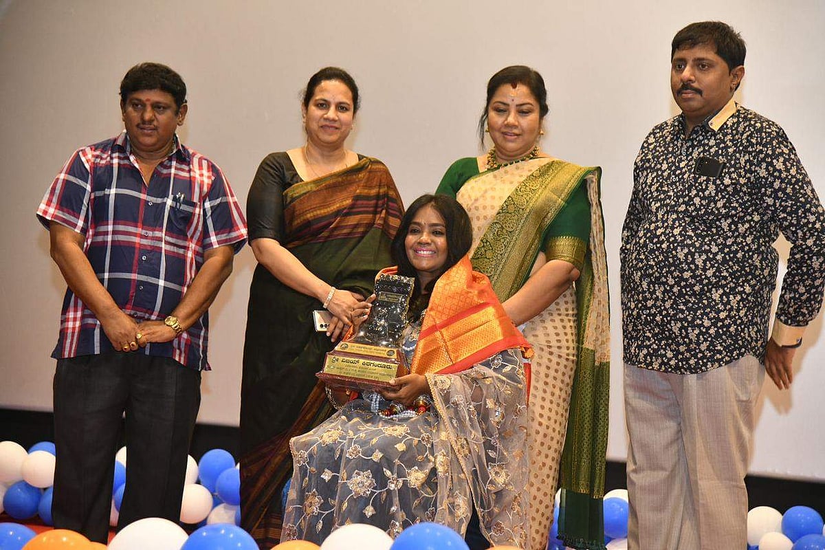 Vijay Kiragandur, Ashwini Puneeth Rajkumar and Tara get Shri ...