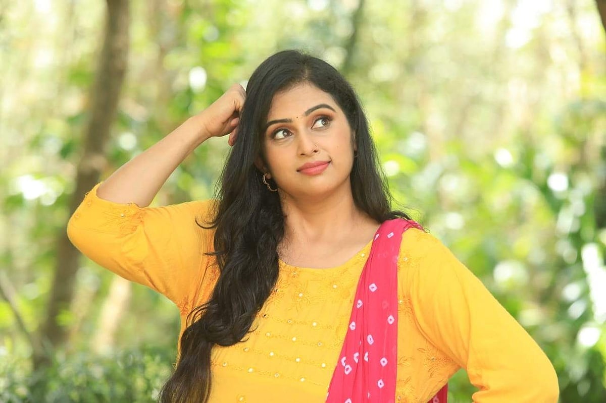 Ravike Prasanga Movie Review: A decently stitched social drama with a ...