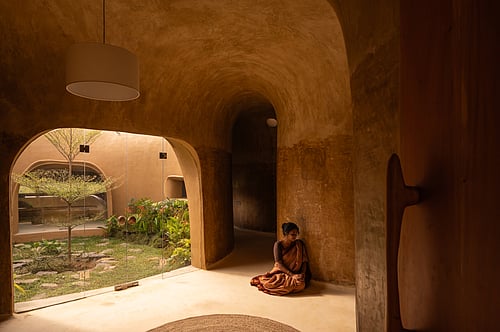 Into the Wild: A Fluidic Fusion of Nature and Architecture