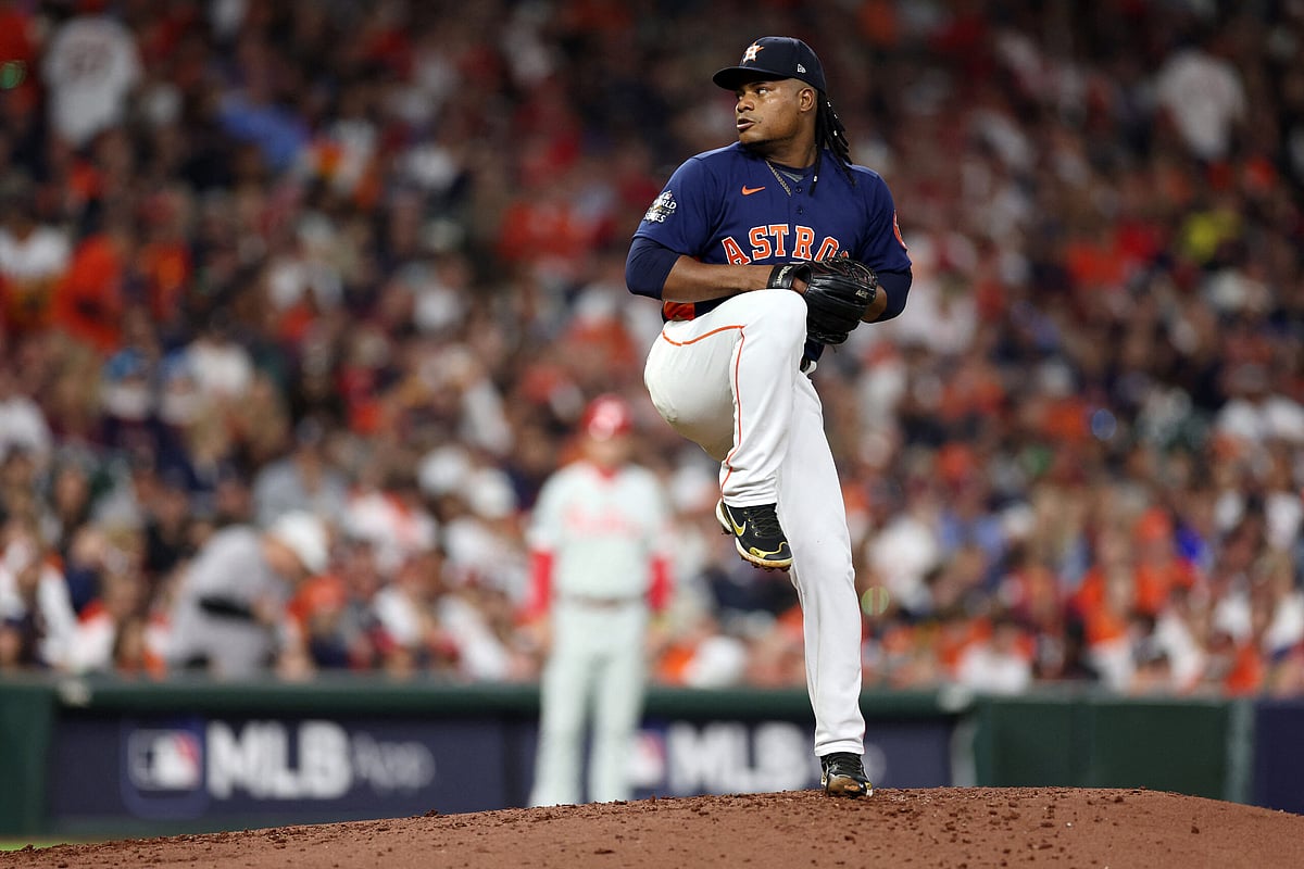 Astros ambush Phillies, knot series