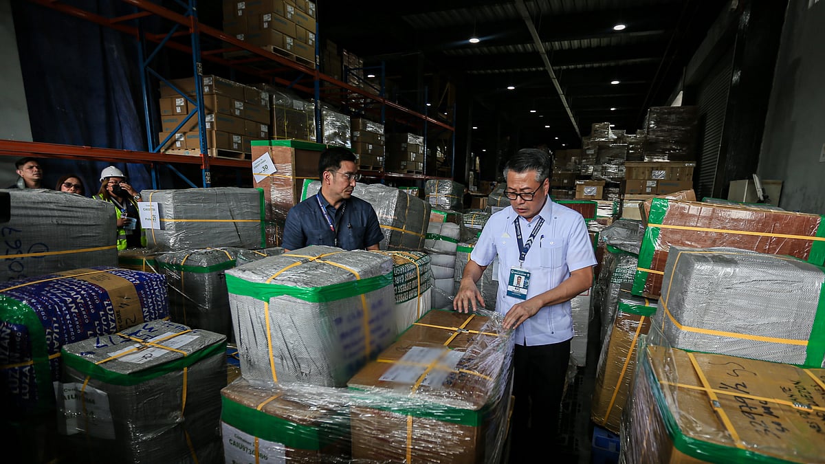 Abandoned ‘balikbayan’ boxes delivery set