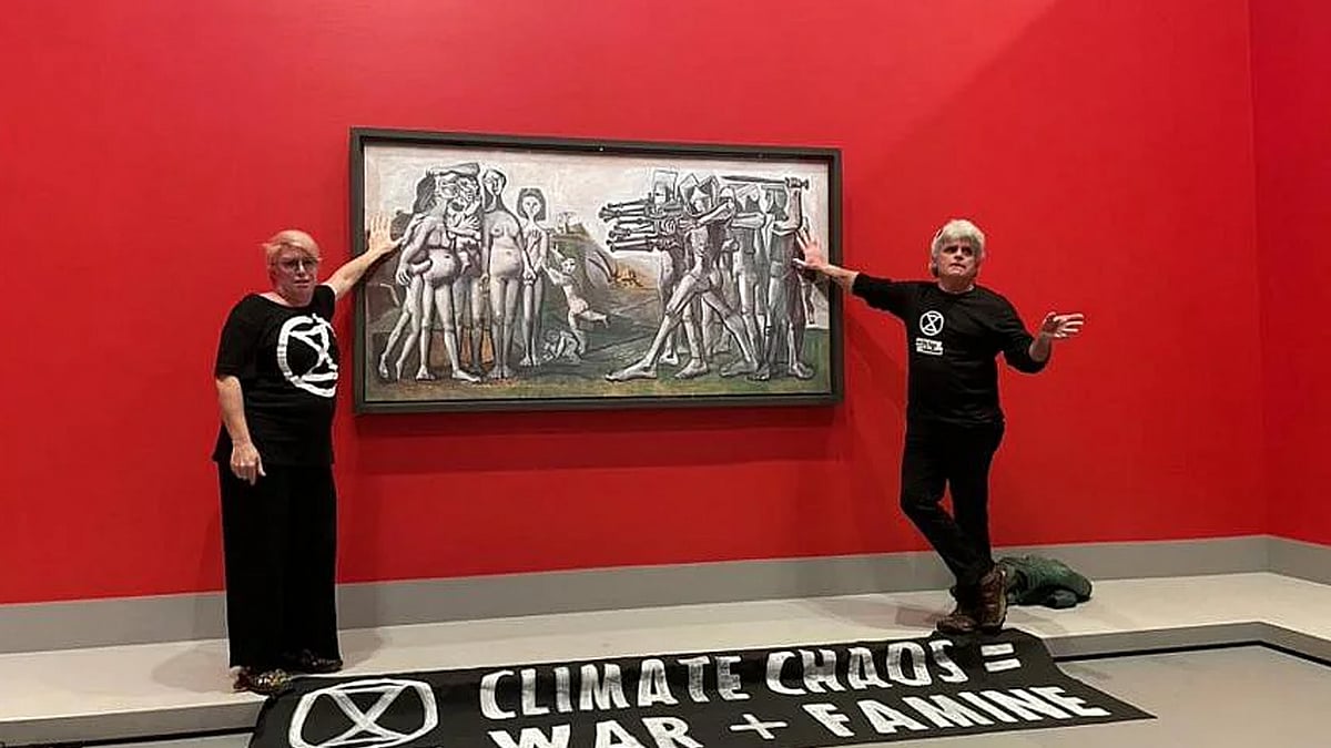 Protesters glue hands on Picasso painting