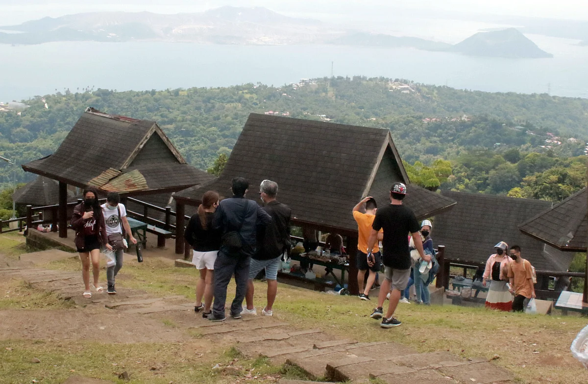 Tagaytay, naghahanda para sa ‘Undas’ Tagaytay, naghahanda para sa ‘Undas’