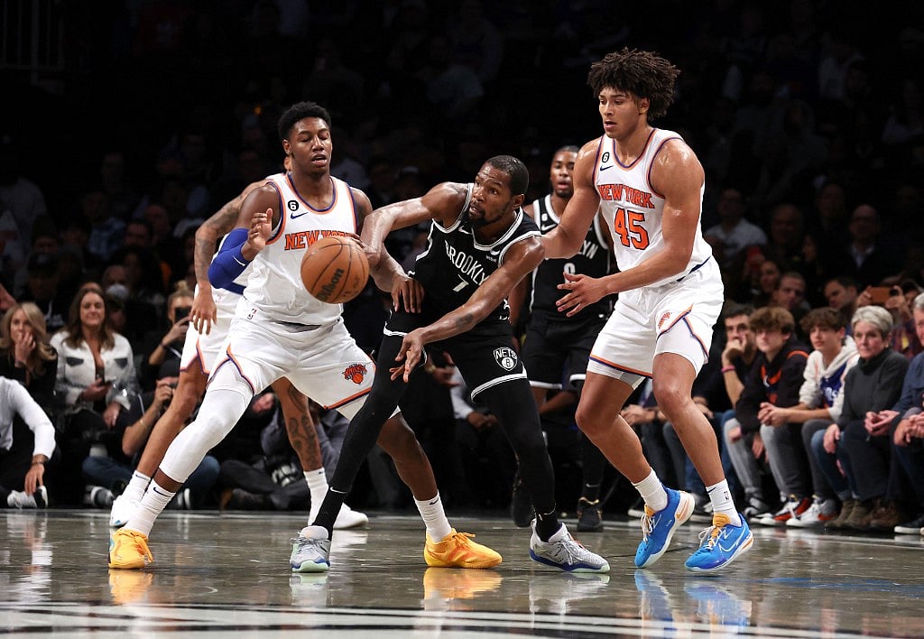 Durant scoring streak rolls on as Nets sink Knicks